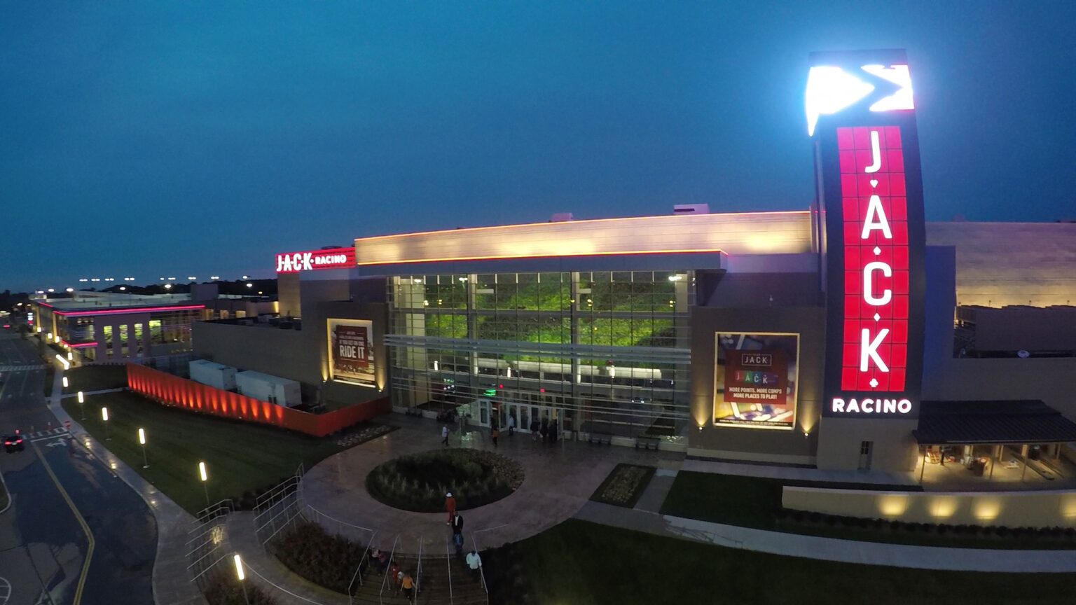 JACK Thistledown Racino Opens New Outdoor Gambling Area